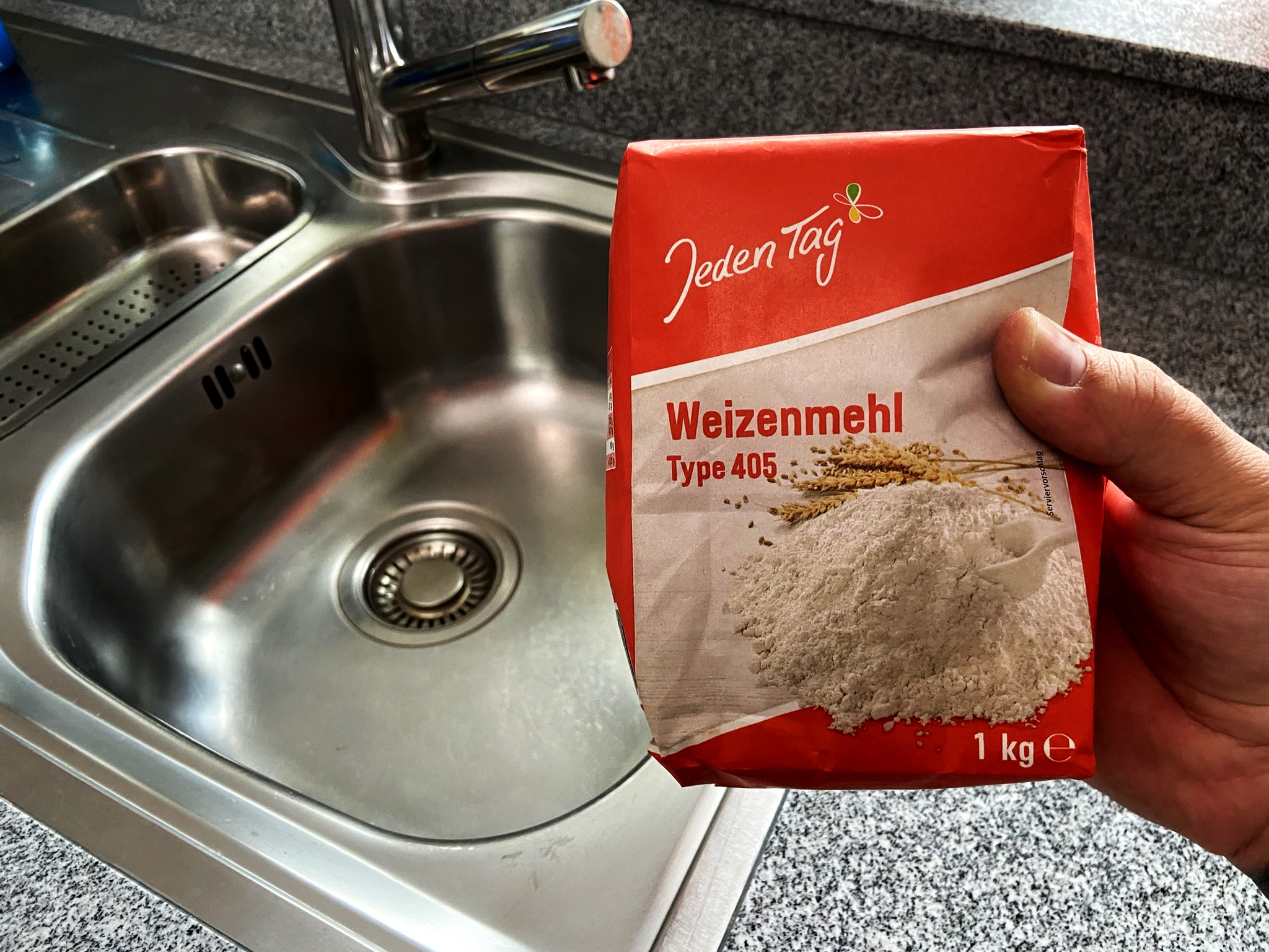 Deshalb sollte JEDER Mehl in seiner Spüle verteilen